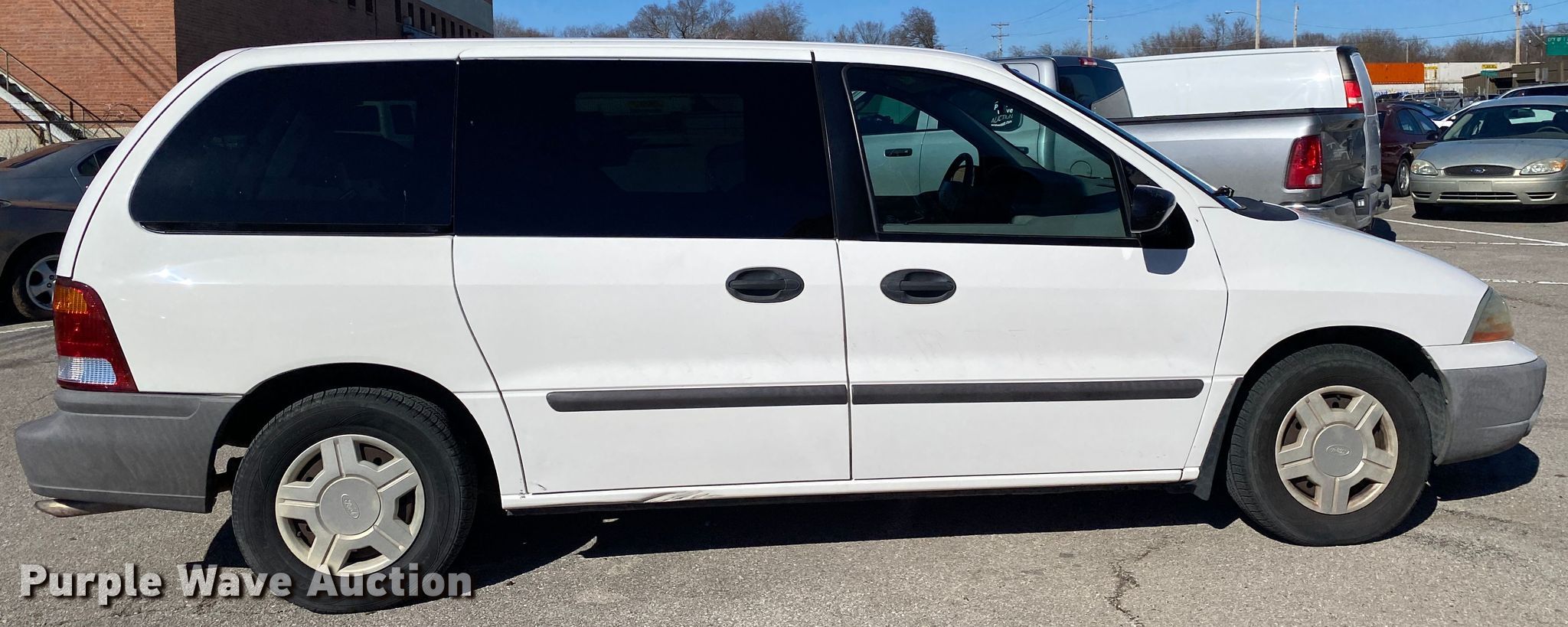 2002 Ford Windstar LX van in Tulsa, OK | Item KE9432 sold | Purple Wave
