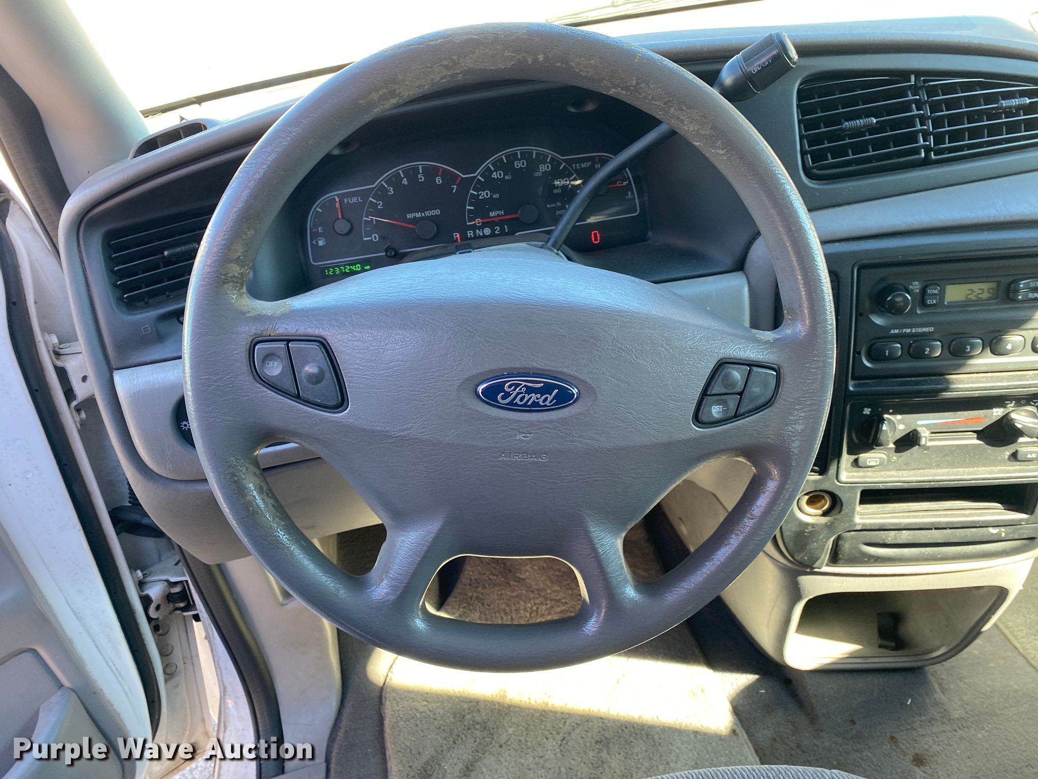2002 Ford Windstar LX van in Tulsa, OK | Item KE9432 sold | Purple Wave