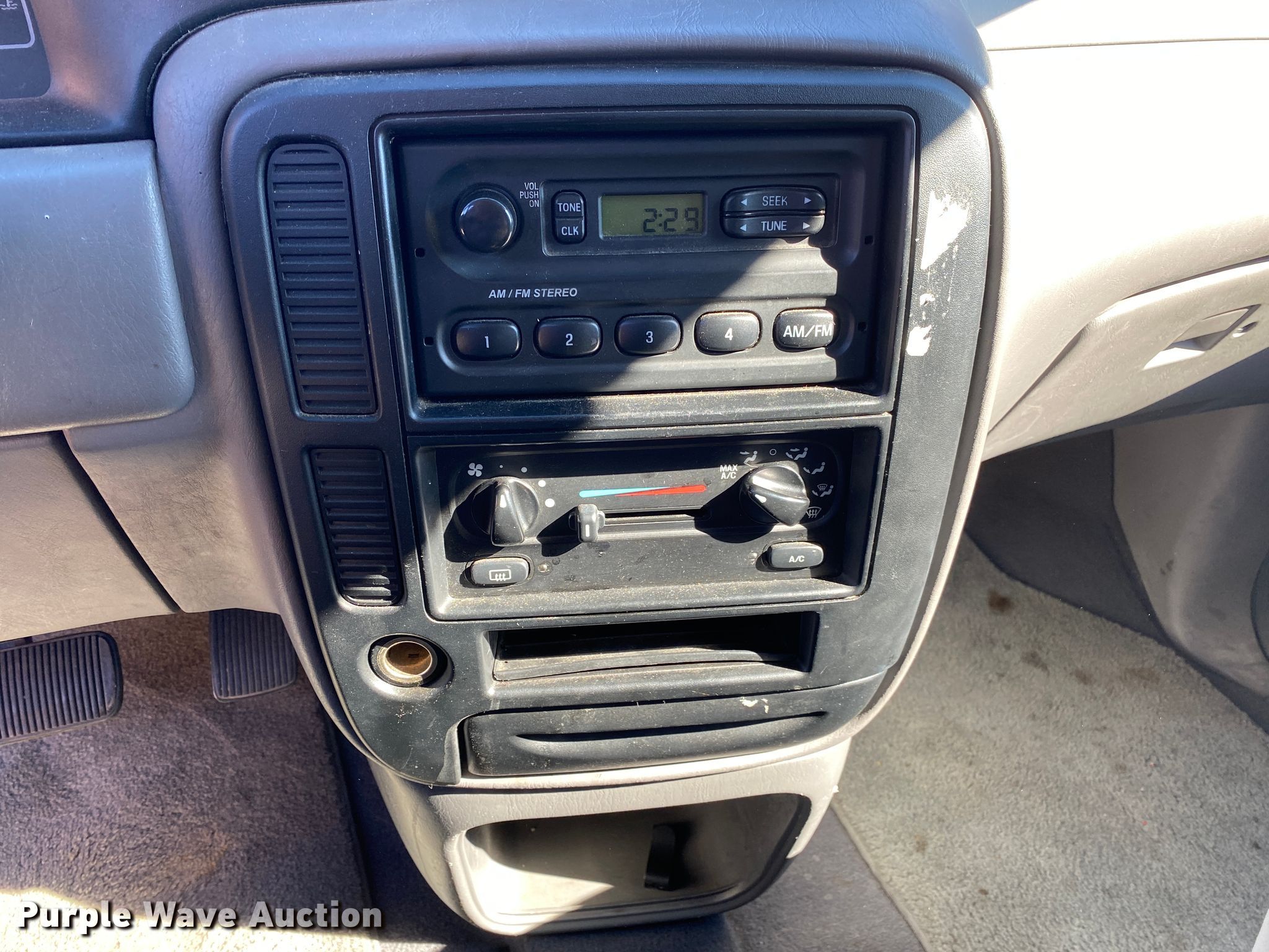 2002 Ford Windstar LX van in Tulsa, OK | Item KE9432 sold | Purple Wave