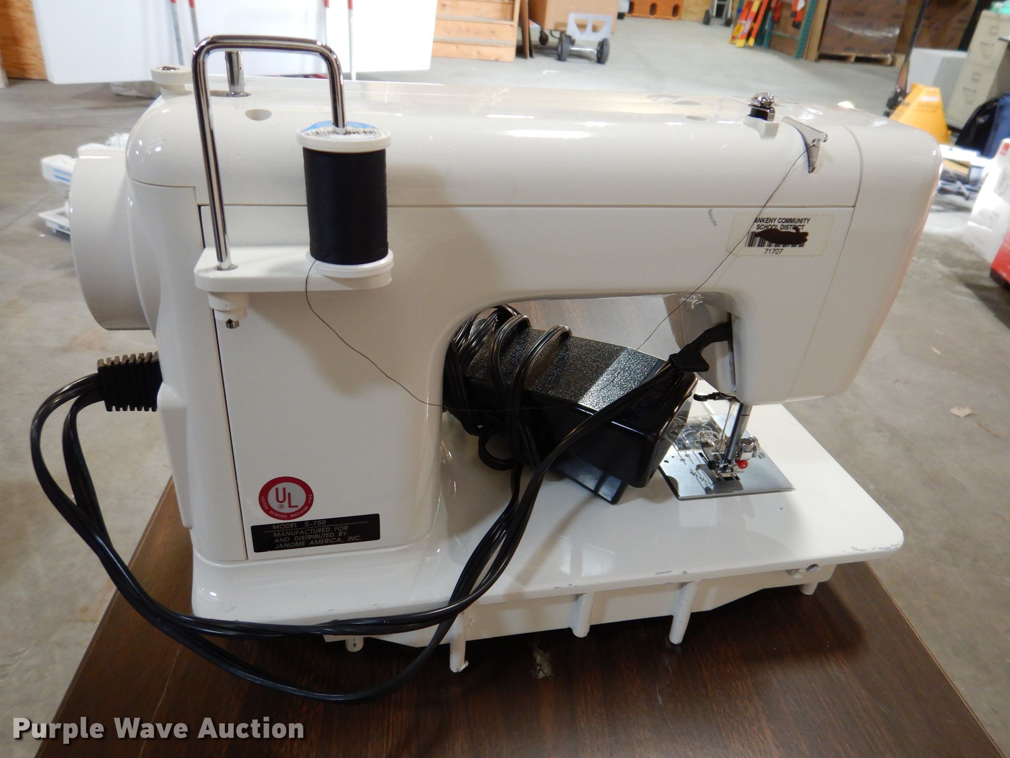 Janome S-750 sewing machine in Ankeny, IA | Item KG9921 sold | Purple Wave