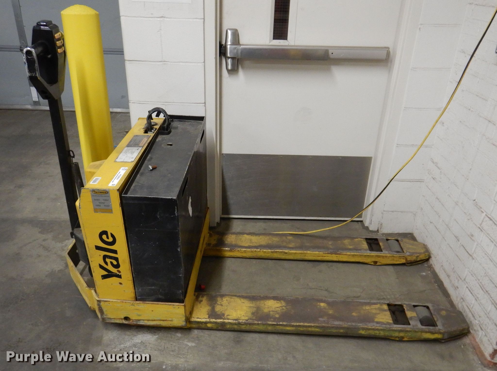 Yale MPB040ACN24C2748 pallet jack in Des Moines, IA | Item KG9954 sold ...