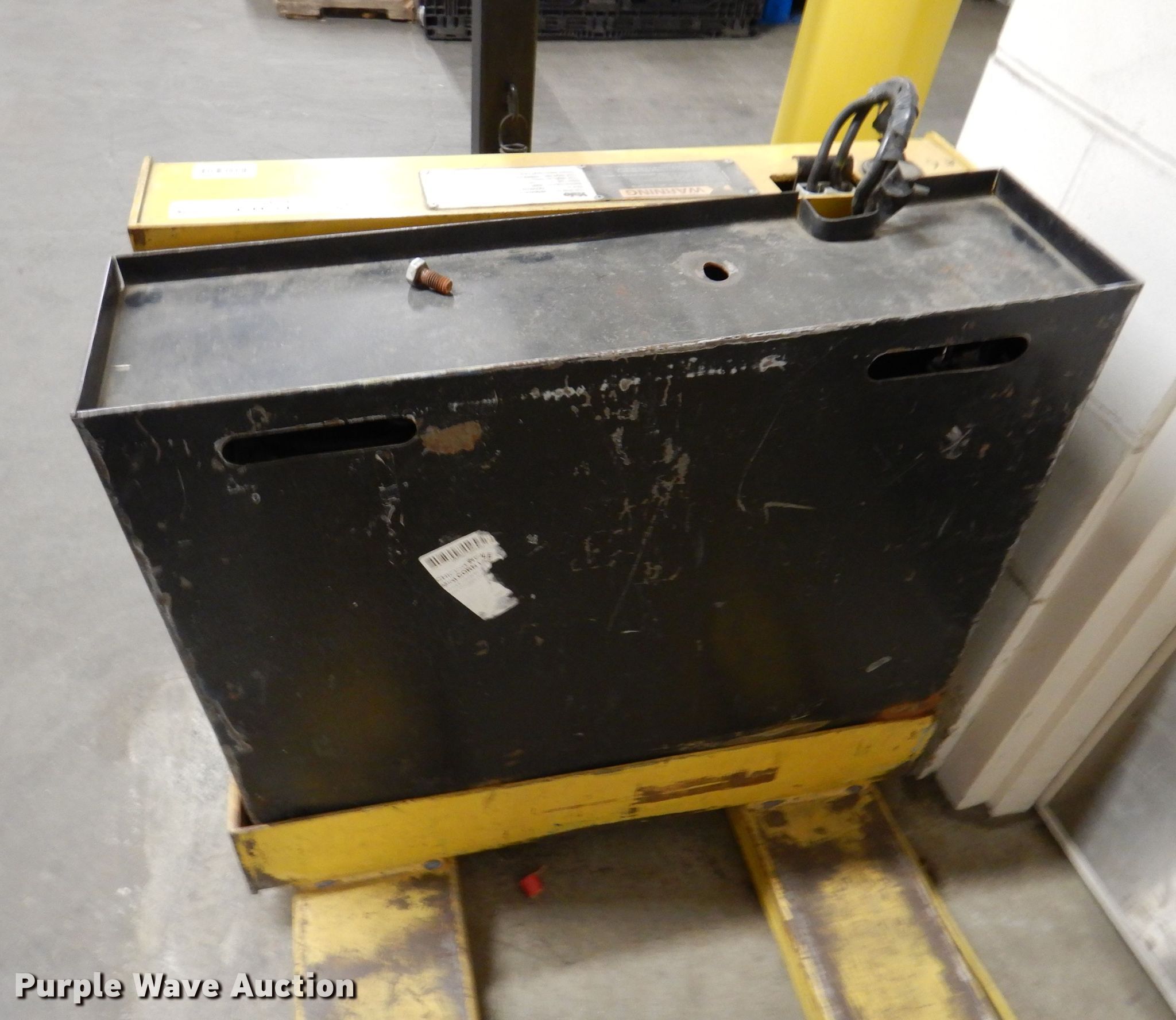 Yale MPB040ACN24C2748 pallet jack in Des Moines, IA | Item KG9954 sold ...