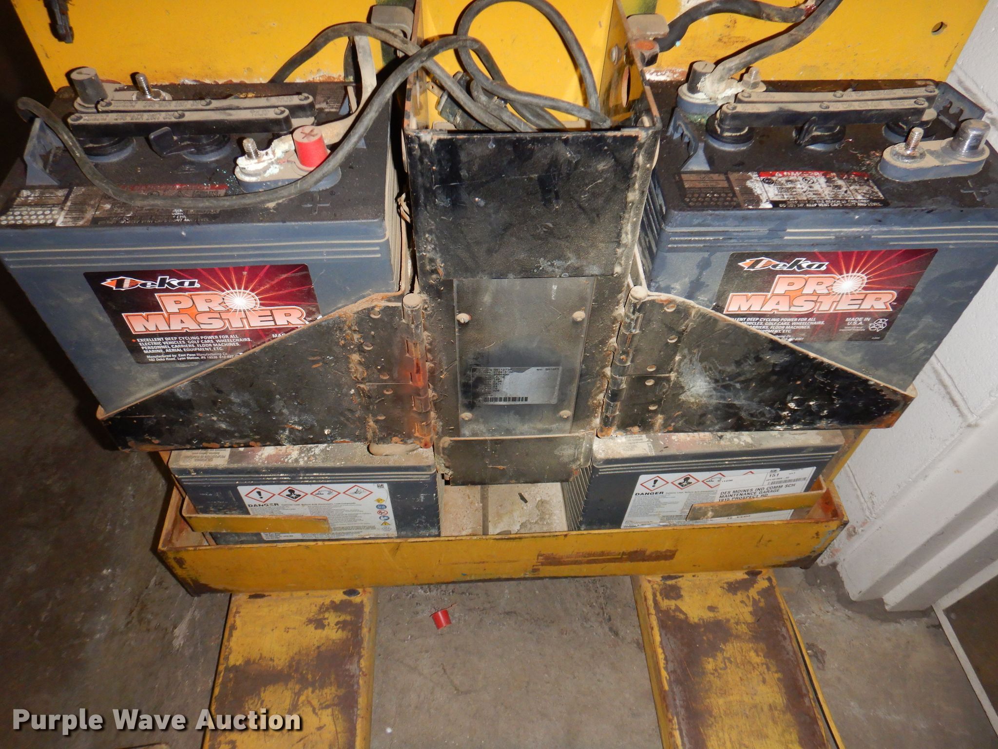 Yale MPB040ACN24C2748 pallet jack in Des Moines, IA | Item KG9954 sold ...