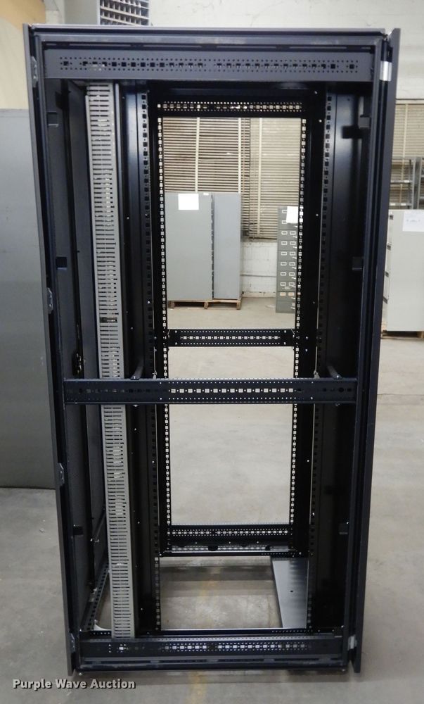 HP 10842-G2 server rack in Topeka, KS | Item LK9546 sold | Purple Wave