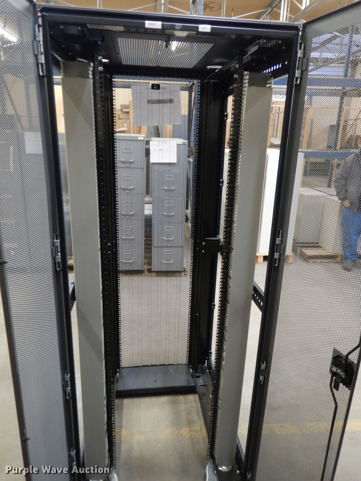 HP 10842-G2 server rack in Topeka, KS | Item LK9546 sold | Purple Wave