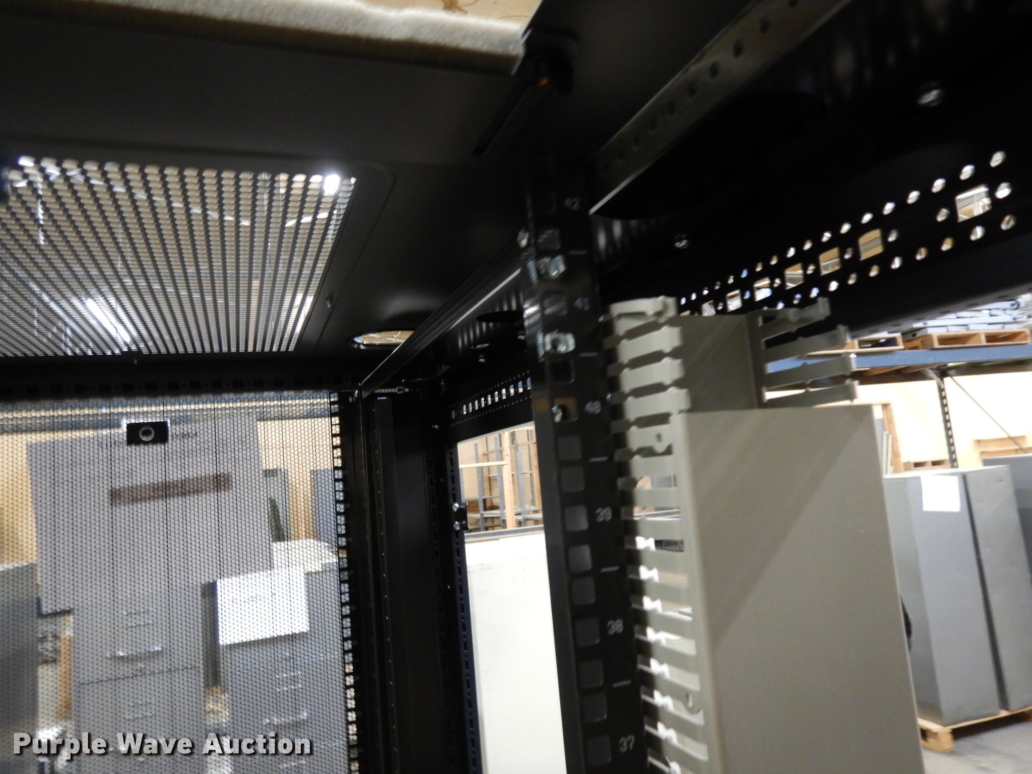 HP 10842-G2 server rack in Topeka, KS | Item LK9546 sold | Purple Wave