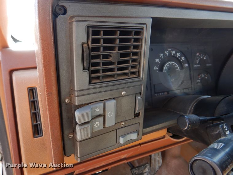 1990 Chevrolet C2500 flatbed pickup truck in Mexico, MO | Item IM9643 ...