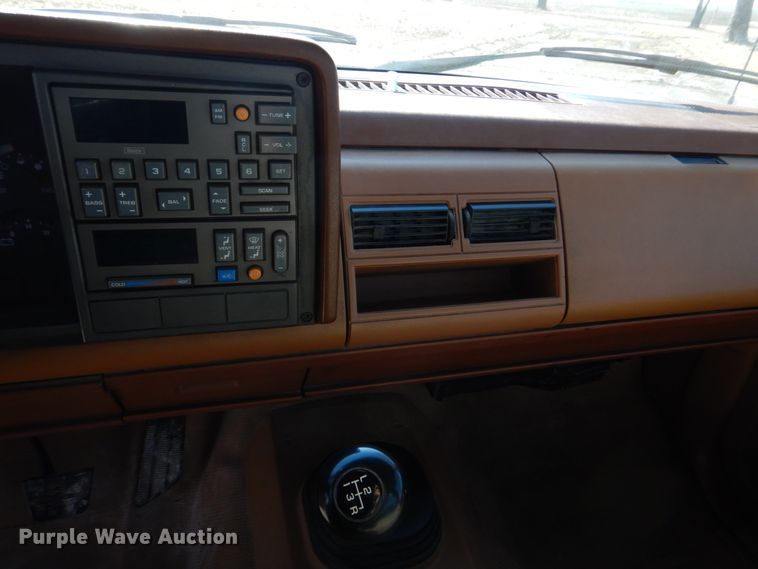 1990 Chevrolet C2500 flatbed pickup truck in Mexico, MO | Item IM9643 ...