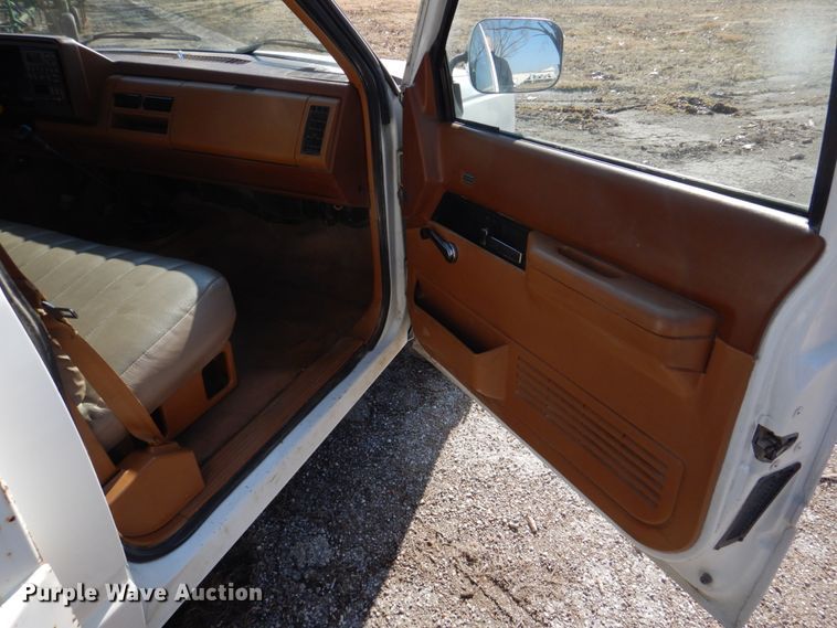 1990 Chevrolet C2500 flatbed pickup truck in Mexico, MO | Item IM9643 ...
