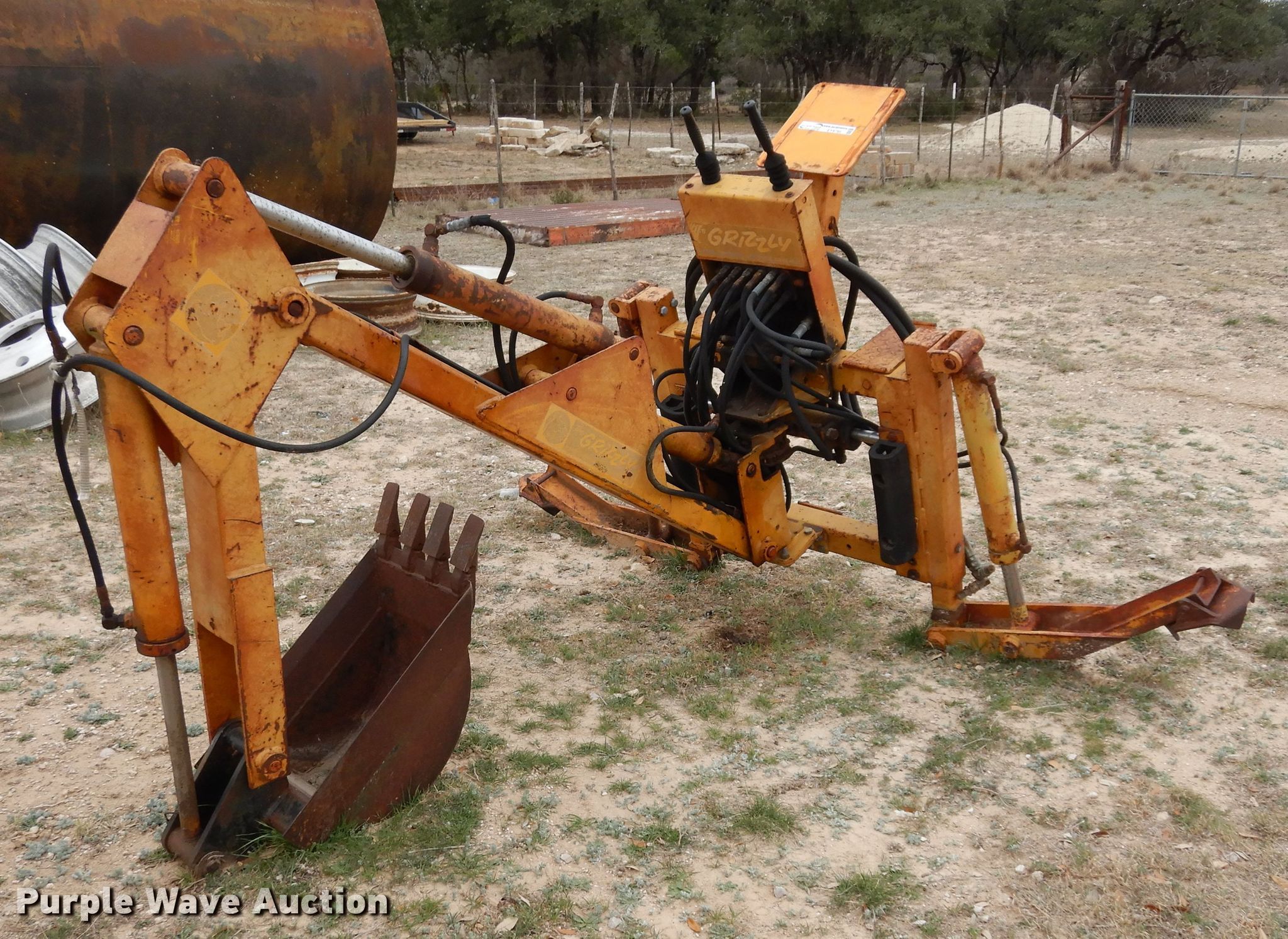 Grizzly Corporation BH75 backhoe attachment in Lampasas, TX | Item ...