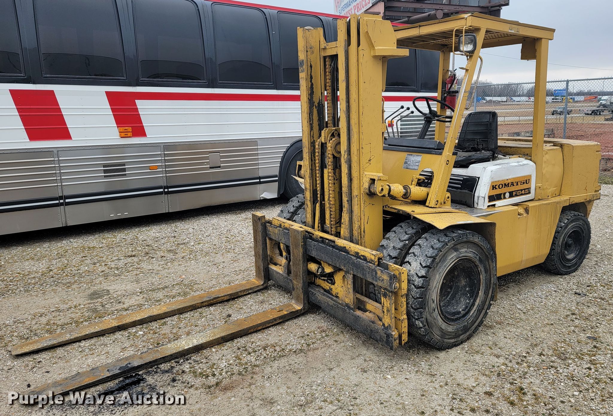 Komatsu FD45 forklift in Strafford, MO | Item JE9939 sold | Purple Wave