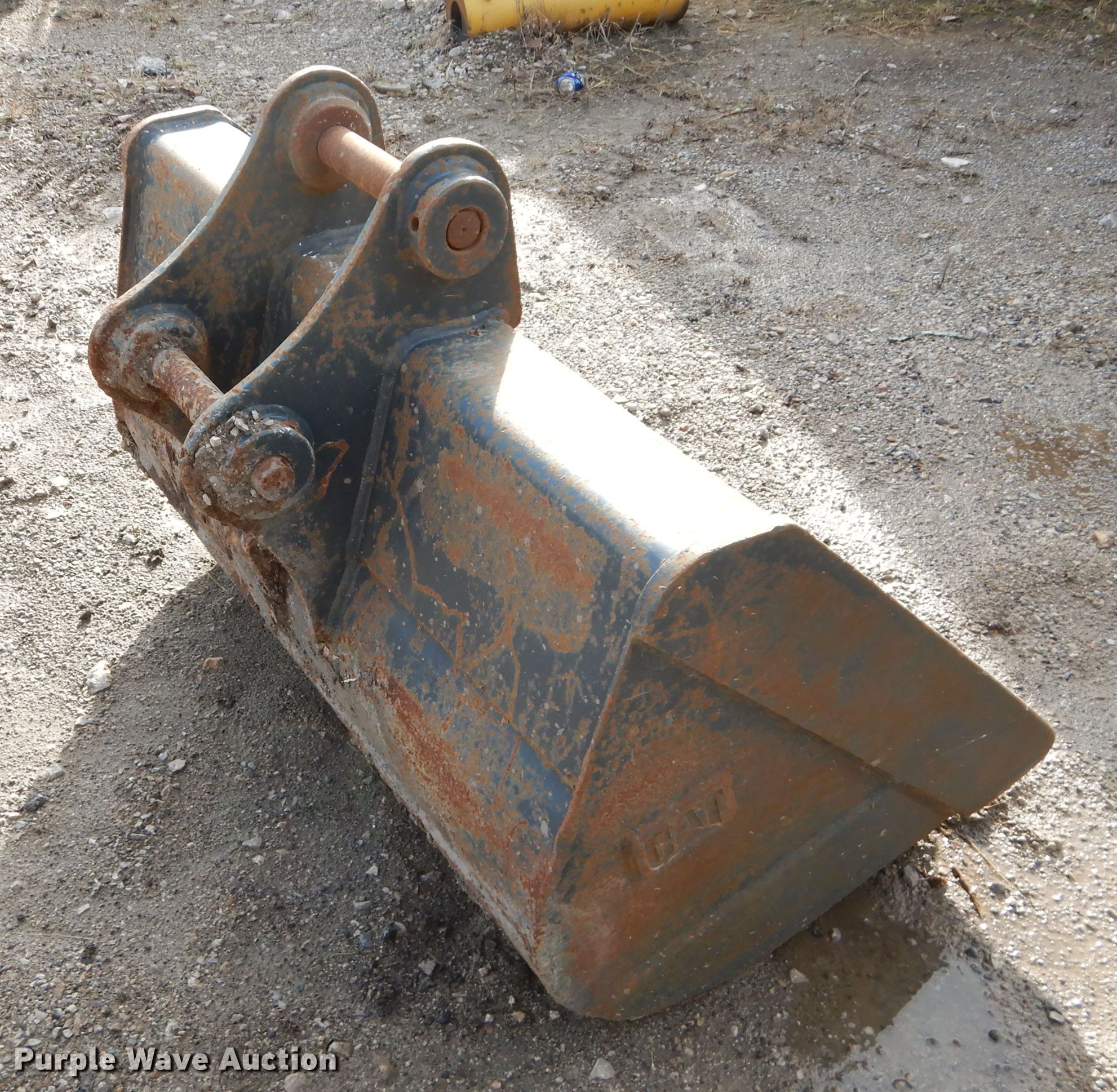 Caterpillar 48" W excavator bucket in Kansas City, KS | Item JX9204 ...