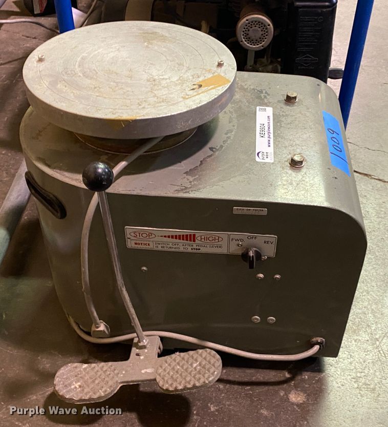 Shimpo West RK-2 pottery wheel in Tulsa, OK | Item KE9504 sold | Purple ...