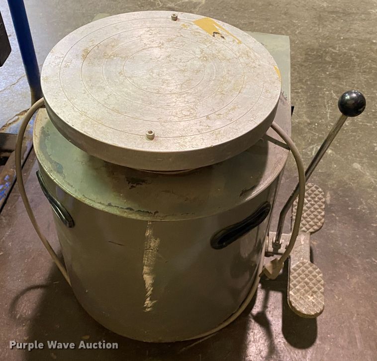 Shimpo West RK-2 pottery wheel in Tulsa, OK | Item KE9504 sold | Purple ...