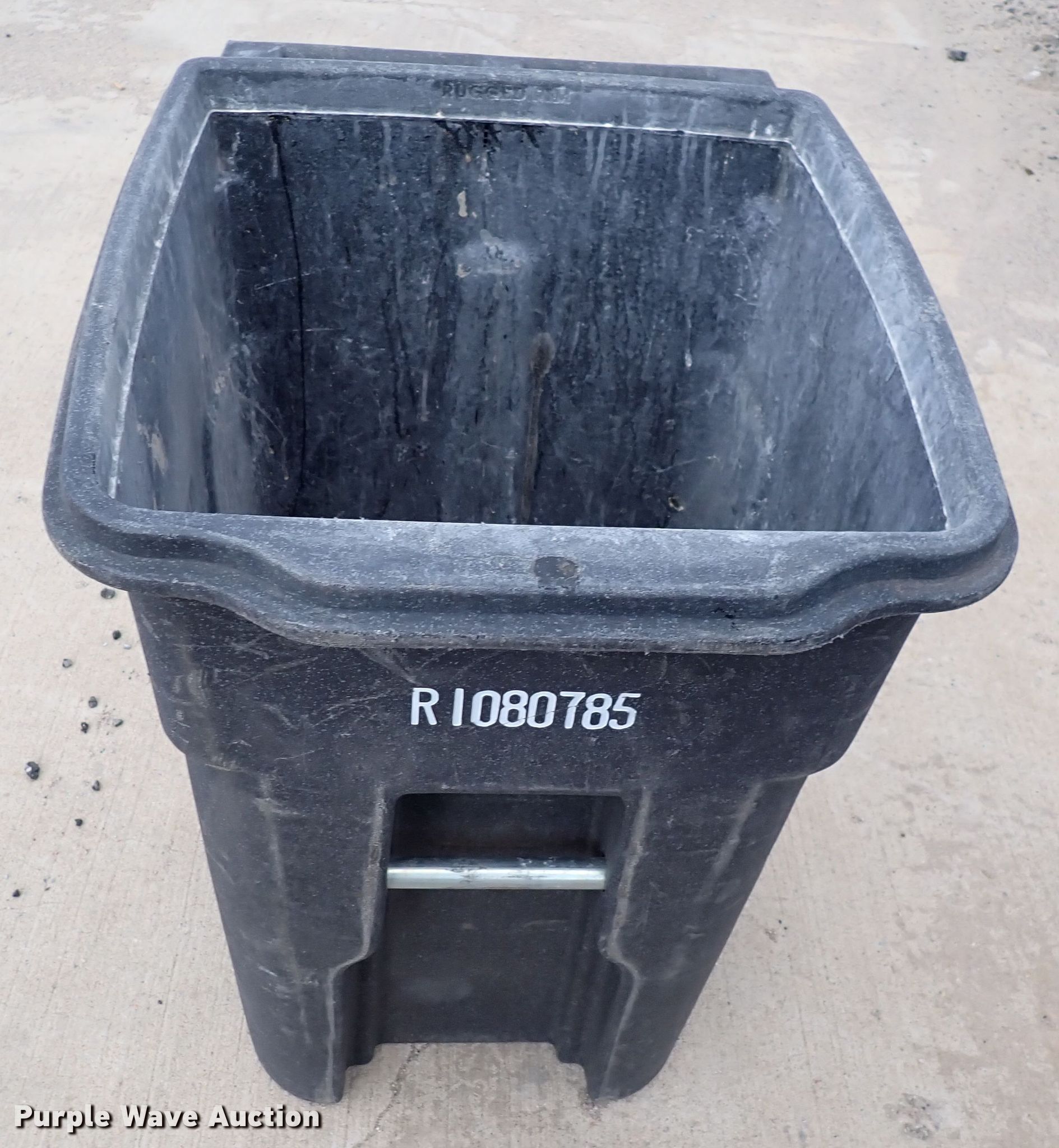 (20) trash cans in Wichita, KS | Item HR9865 sold | Purple Wave