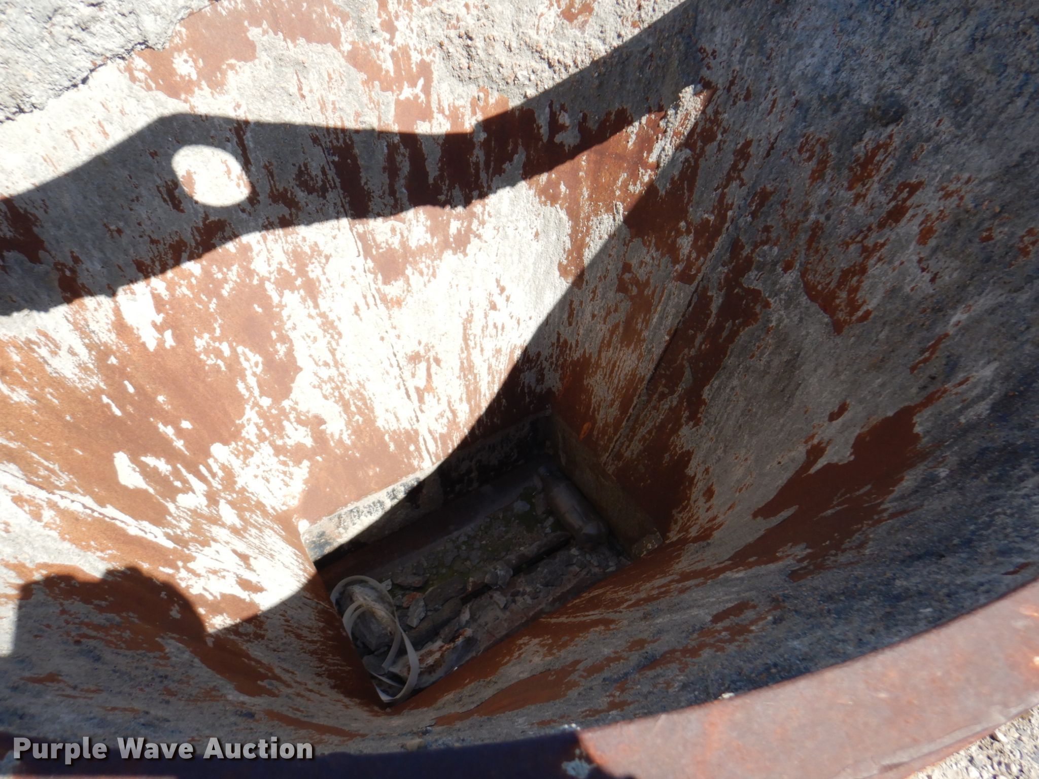 Gar Bro concrete bucket in Topeka, KS | Item JS9096 sold | Purple Wave