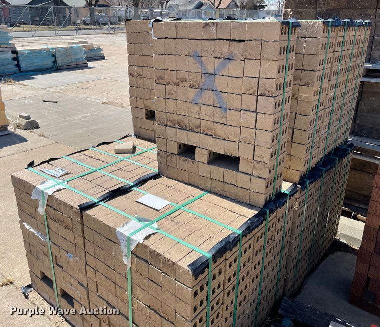 (6) bundles of bricks in Salina, KS | Item DJ3266 sold | Purple Wave