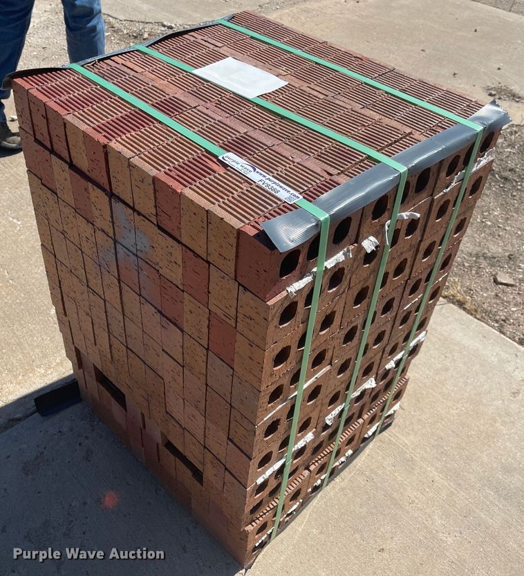 Bundle of bricks in Salina, KS | Item FV9388 sold | Purple Wave