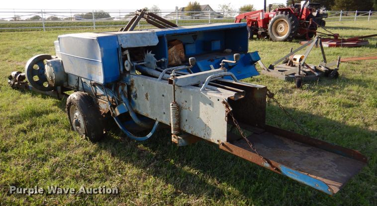 Ford 542 small square baler in Belton, TX | Item DP3929 sold | Purple Wave