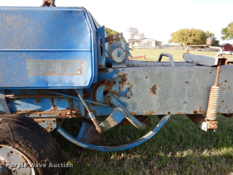 Ford 542 small square baler in Belton, TX | Item DP3929 sold | Purple Wave