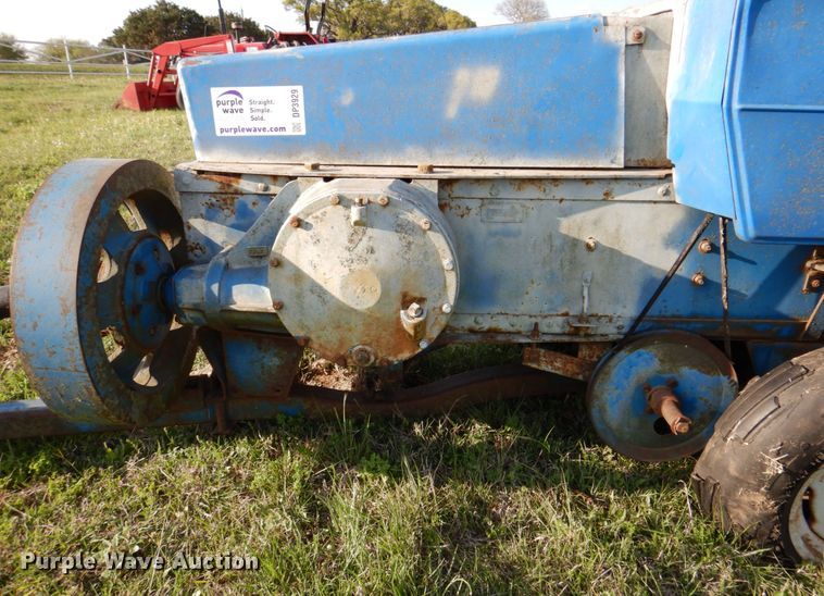 Ford 542 small square baler in Belton, TX | Item DP3929 sold | Purple Wave