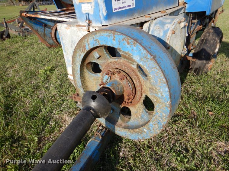 Ford 542 small square baler in Belton, TX | Item DP3929 sold | Purple Wave