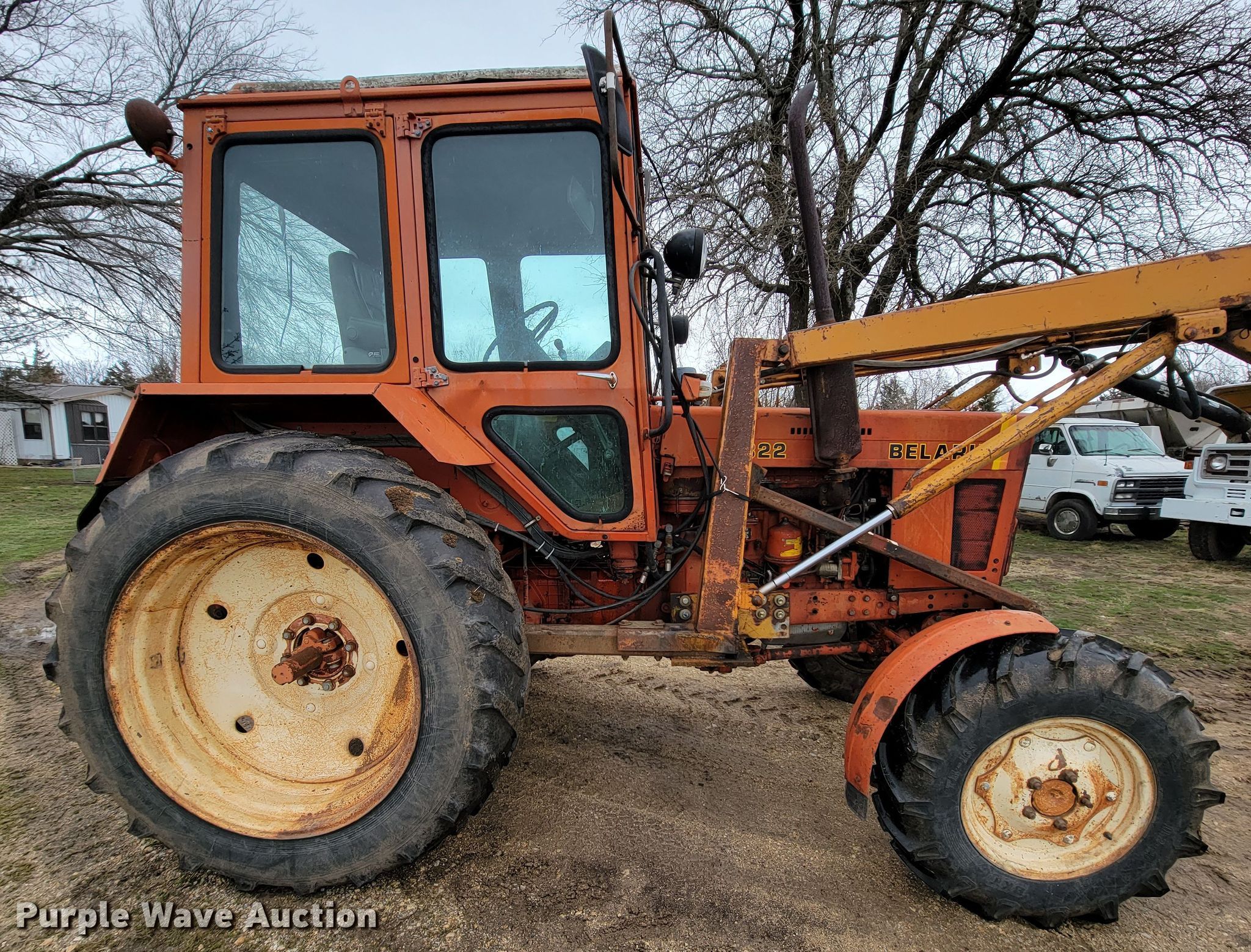 1990 Belarus 822 MFWD tractor in Moran, KS | Item HF9324 sold | Purple Wave