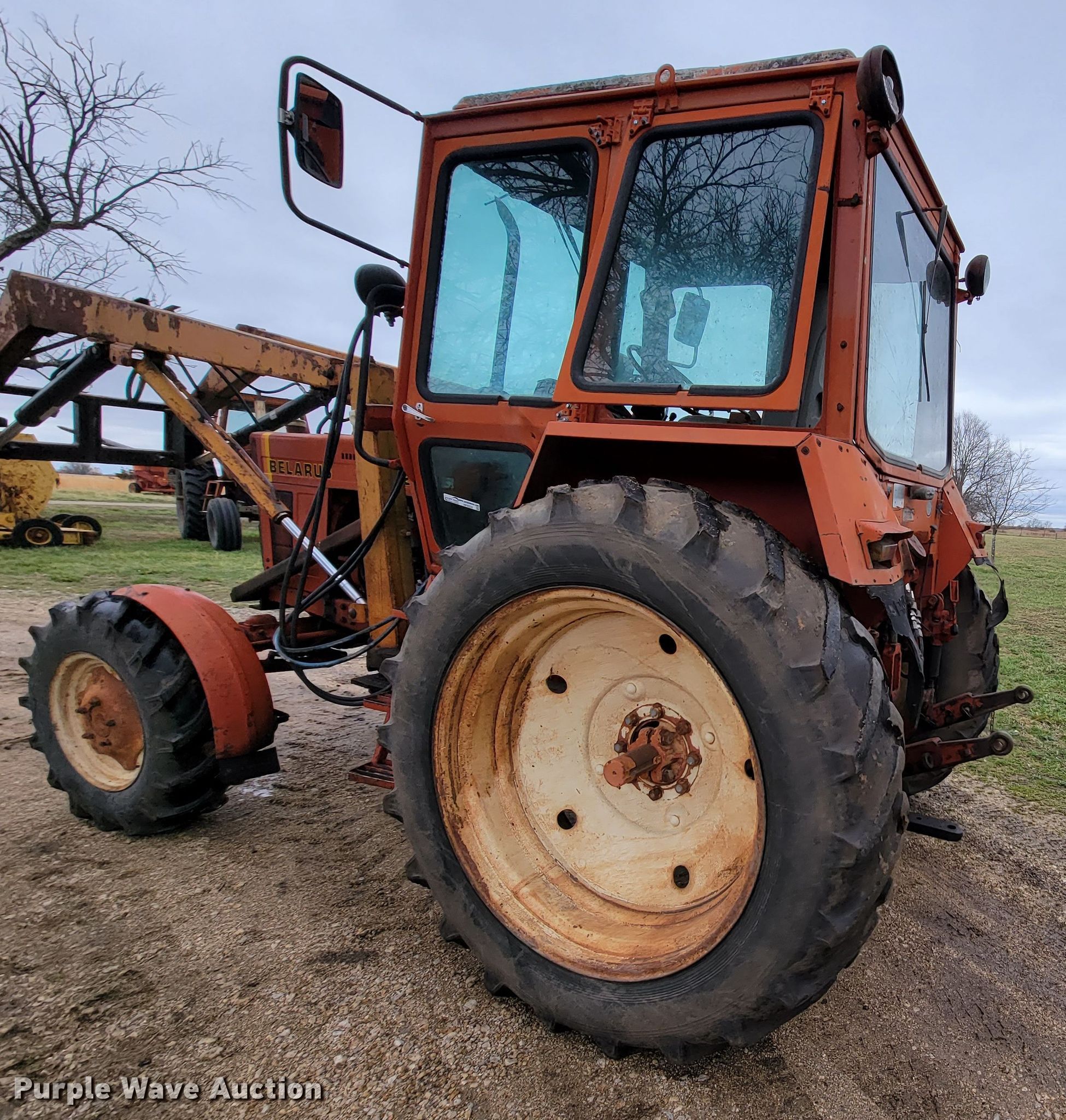 1990 Belarus 822 MFWD tractor in Moran, KS | Item HF9324 sold | Purple Wave
