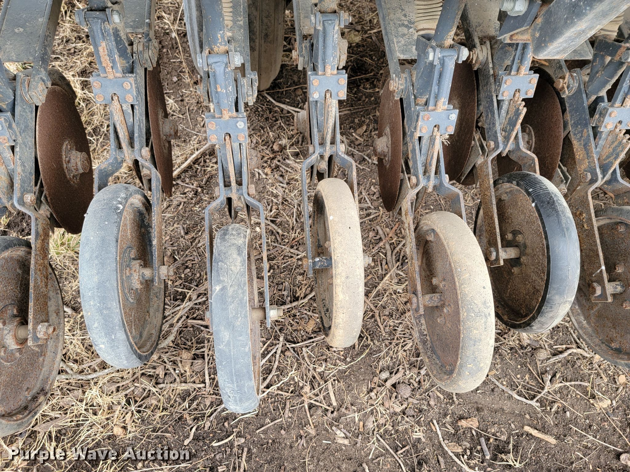 CrustBuster 3300 grain drill in Moran, KS | Item HF9331 sold | Purple Wave