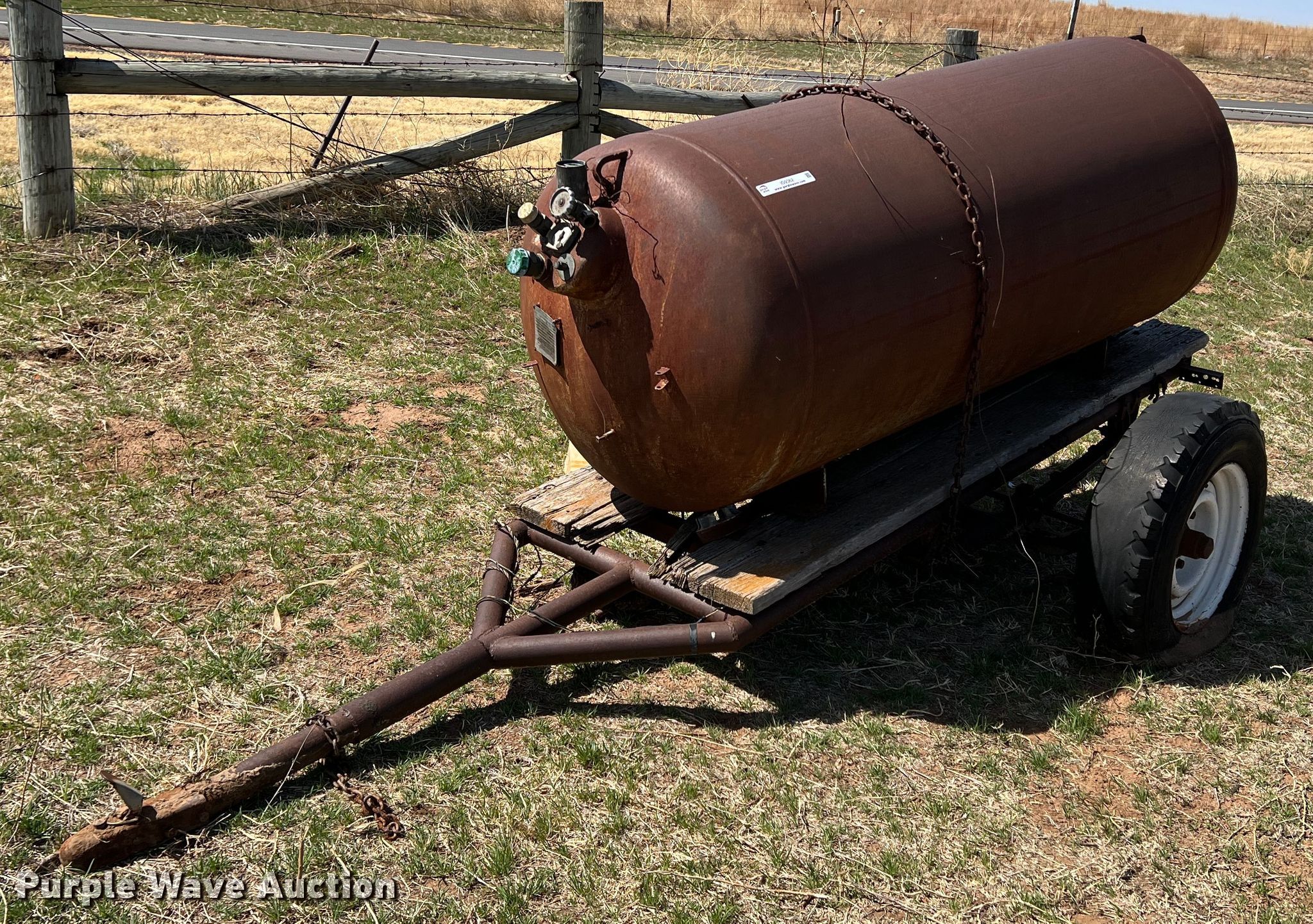Smithway propane tank in Laverne, OK | Item IG9362 sold | Purple Wave