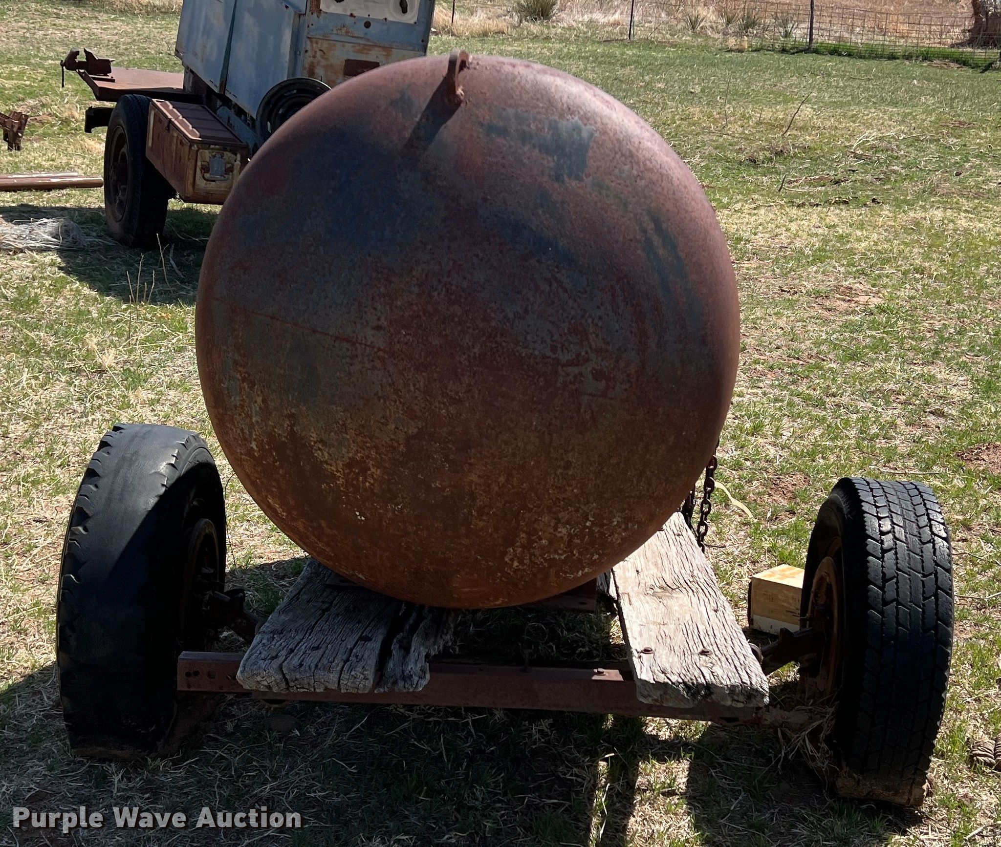 Smithway propane tank in Laverne, OK | Item IG9362 sold | Purple Wave