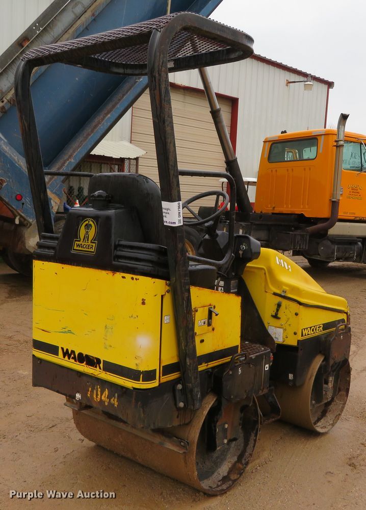 2000 Wacker RD11A double drum vibratory roller in Poplar Bluff, MO ...