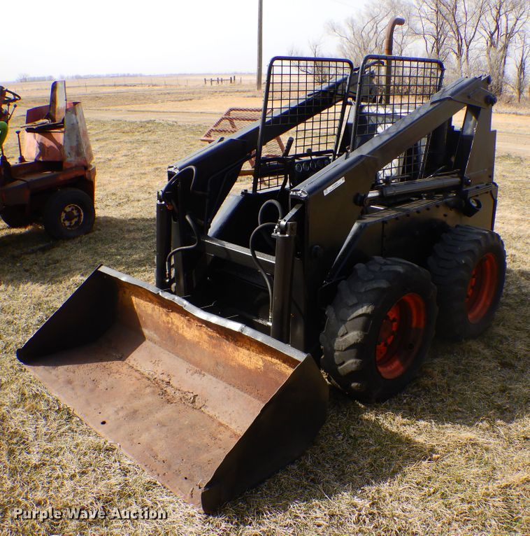 Skid steer loader in Huron, SD | Item KT9084 sold | Purple Wave