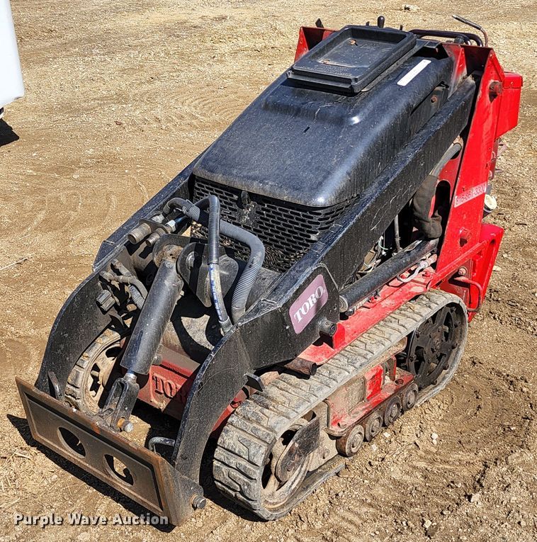 Toro 22306 compact utility loader in Independence, MO | Item KT9801 ...