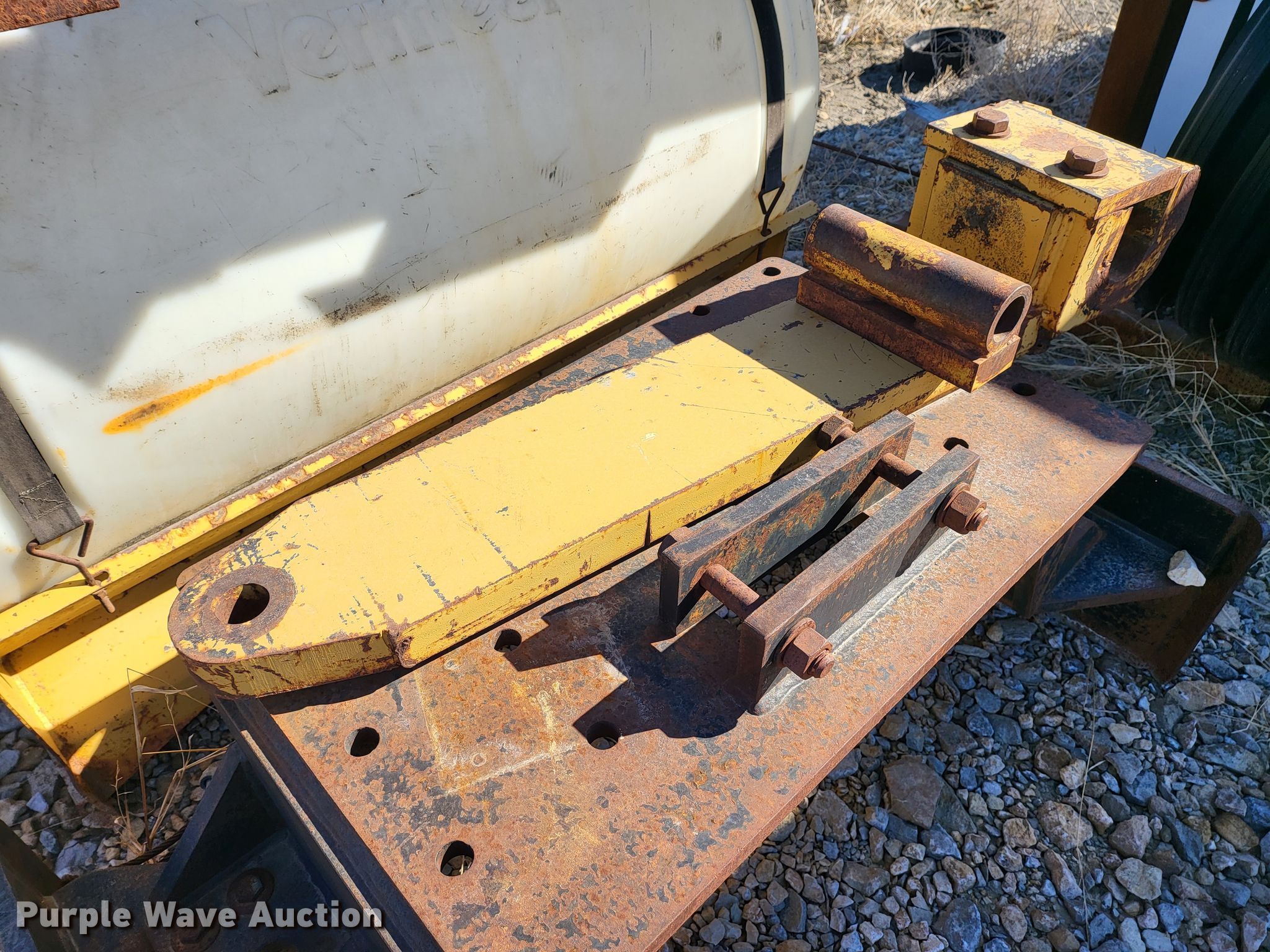 Scraper hitch in Wathena, KS | Item DE2122 sold | Purple Wave