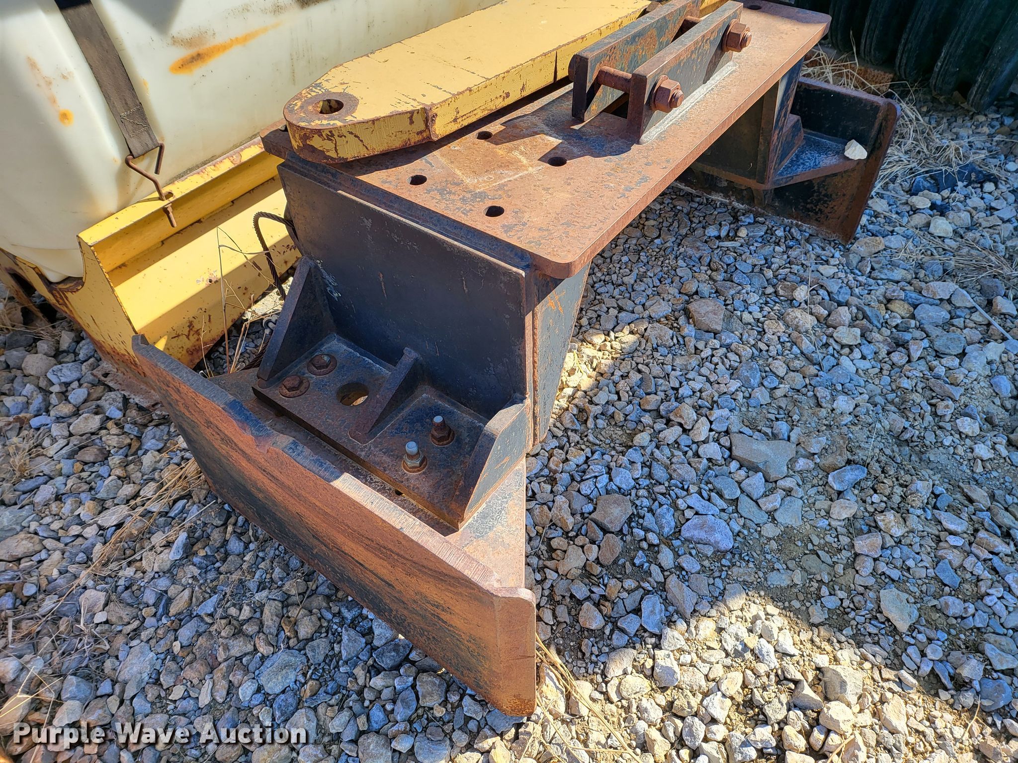 Scraper hitch in Wathena, KS | Item DE2122 sold | Purple Wave