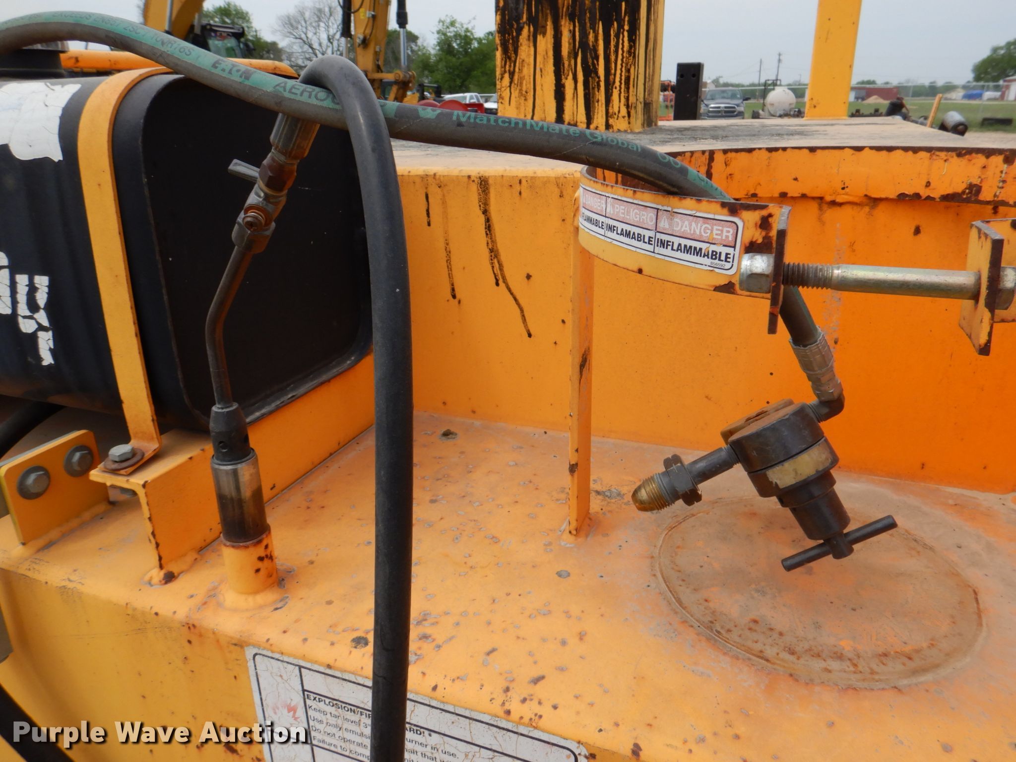 2003 LeeBoy 500 tack distributor in Lockhart, TX | Item DP3930 sold ...
