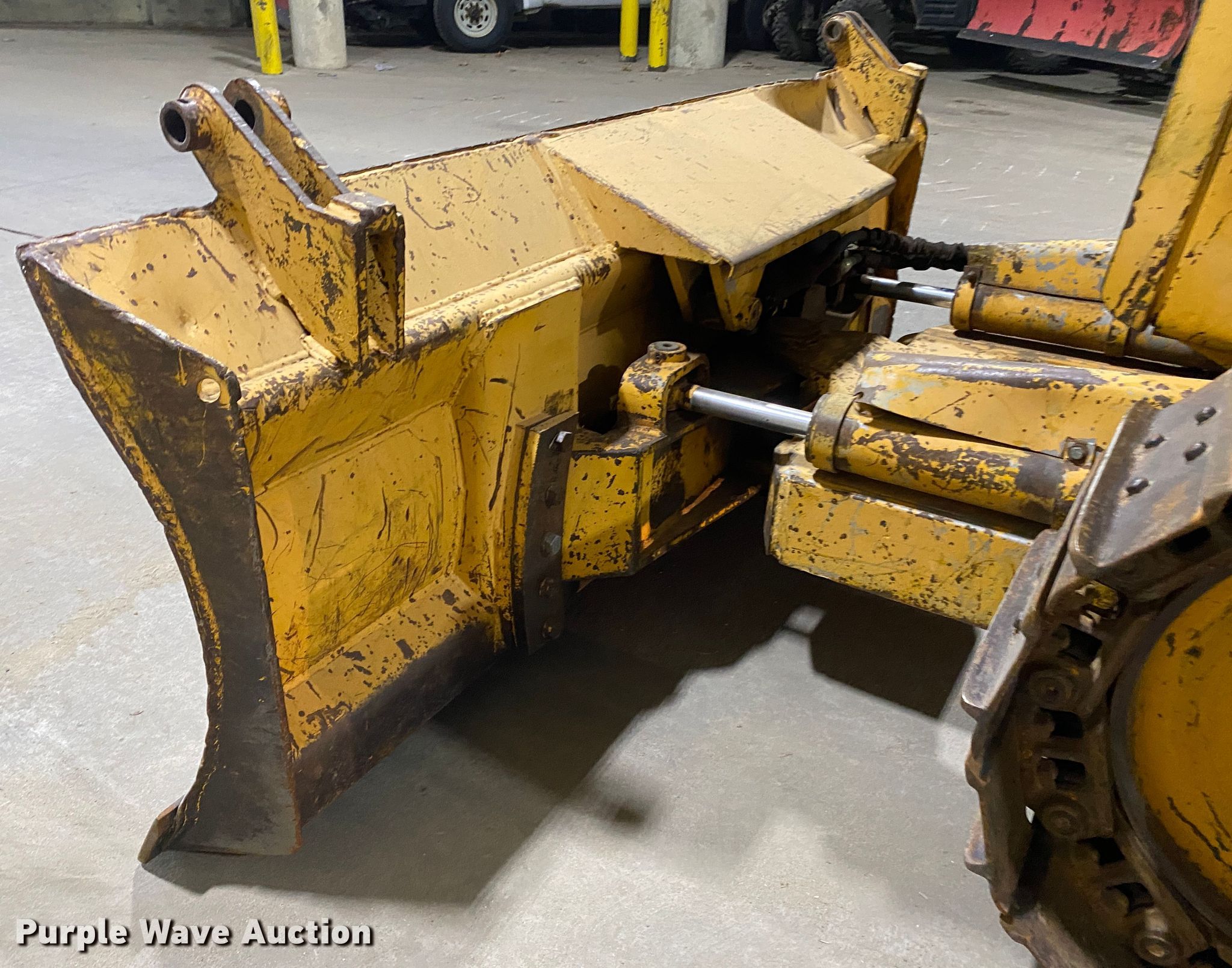 1984 John Deere 550A dozer in Tulsa, OK | Item JL9034 sold | Purple Wave