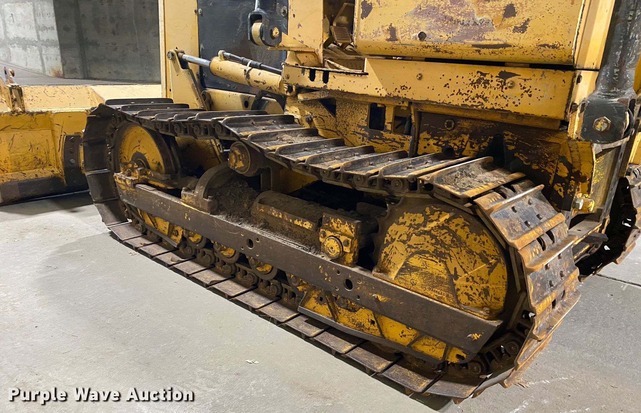 1984 John Deere 550A dozer in Tulsa, OK | Item JL9034 sold | Purple Wave