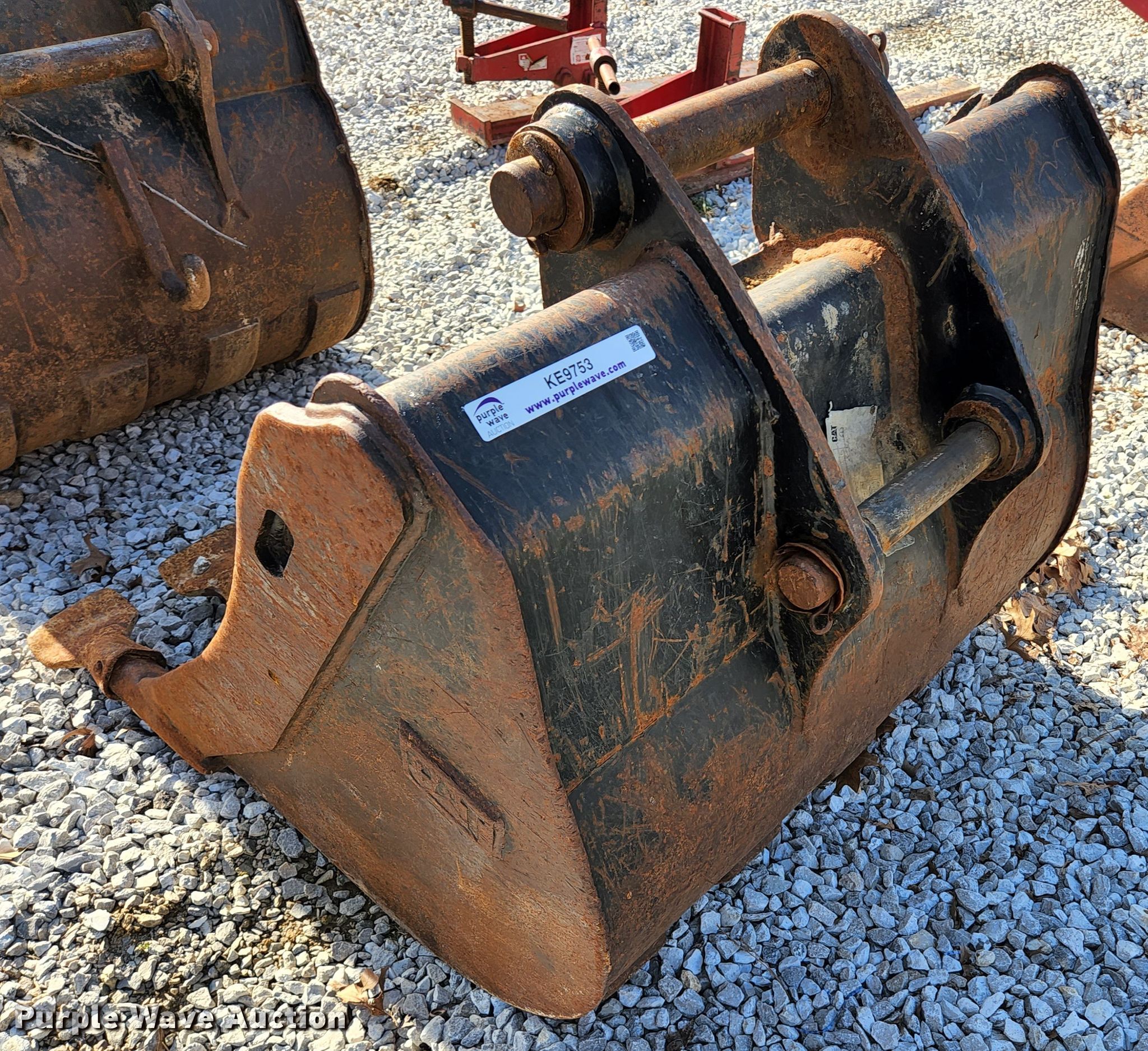 Caterpillar backhoe bucket in Moscow Mills, MO | Item KE9753 sold ...