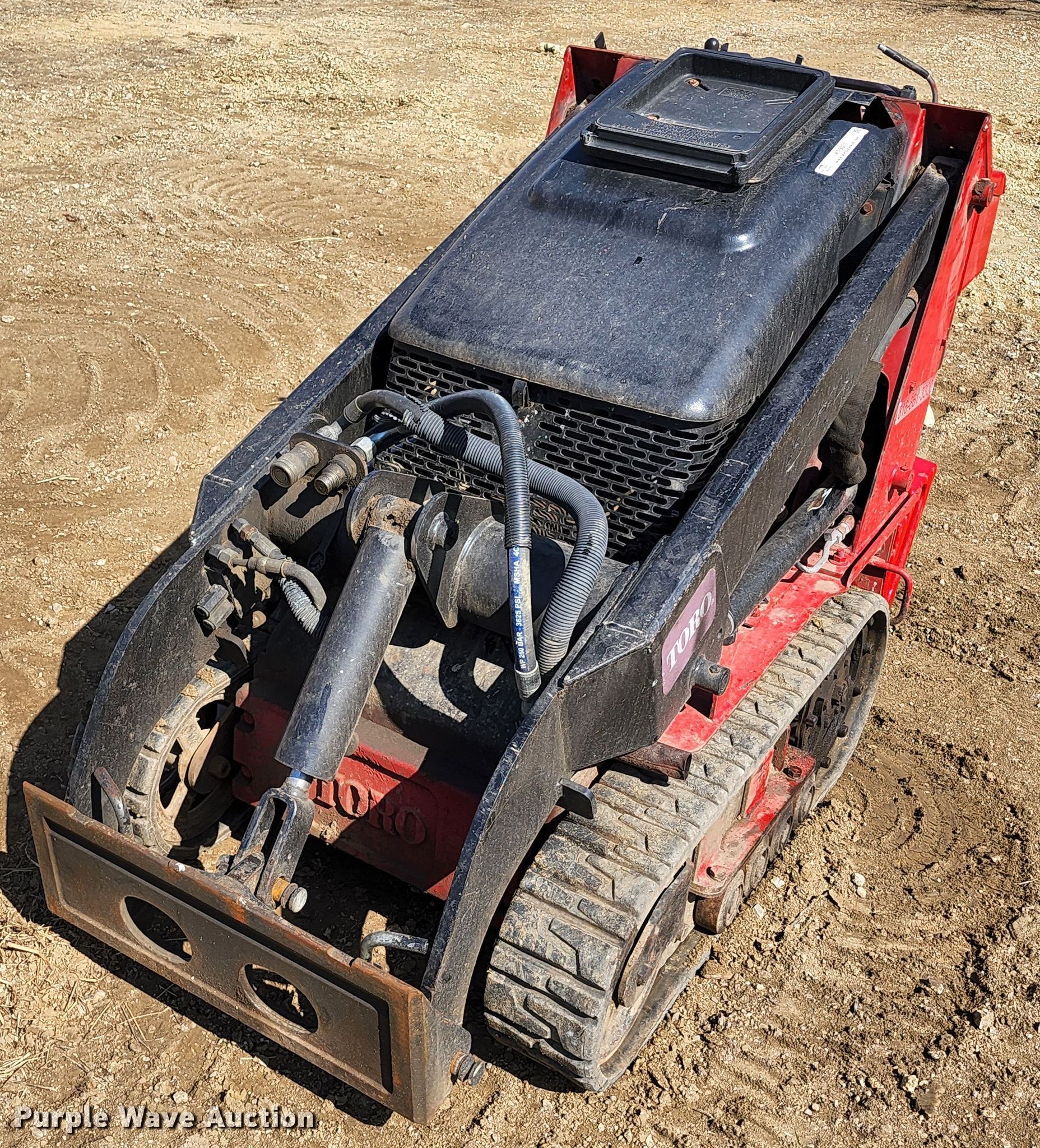 Toro 22306 compact utility loader in Independence, MO | Item KT9801 ...
