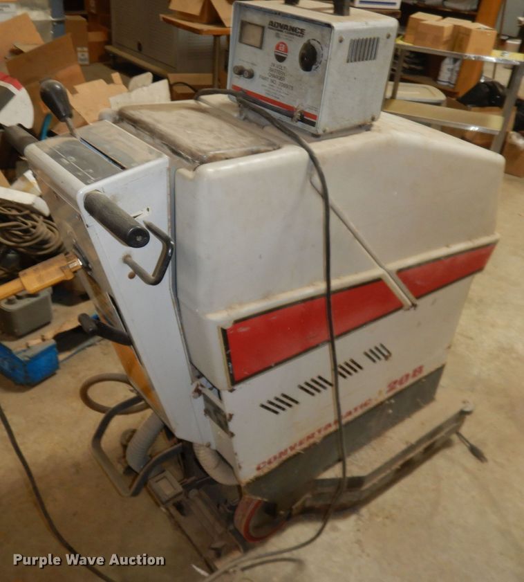 Advance Convertamatic 386002 floor scrubber in Perry , KS | Item DT9880 ...