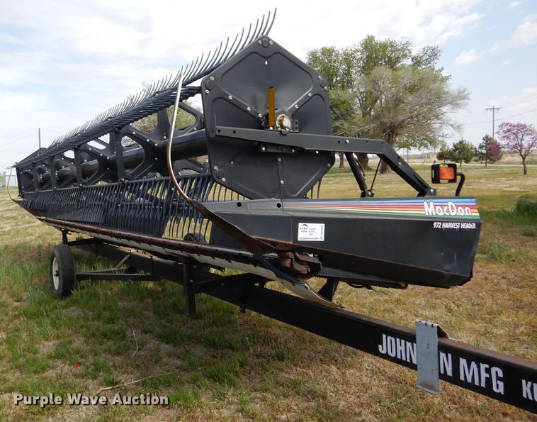 2003 MacDon 972 draper head in Geary, OK | Item DK0837 sold | Purple Wave