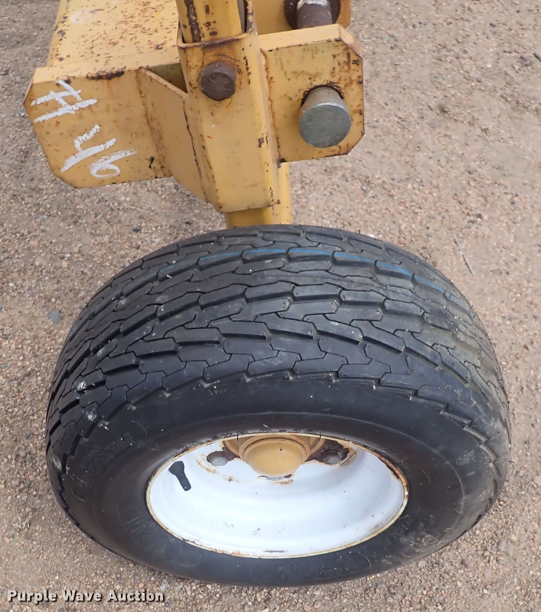 Ag-krane loader in Kinsley, KS | Item HR9946 sold | Purple Wave