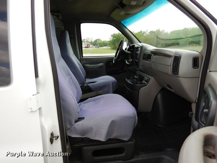 1998 Chevrolet Express 1500 van in Ardmore, OK | Item KR9784 sold ...