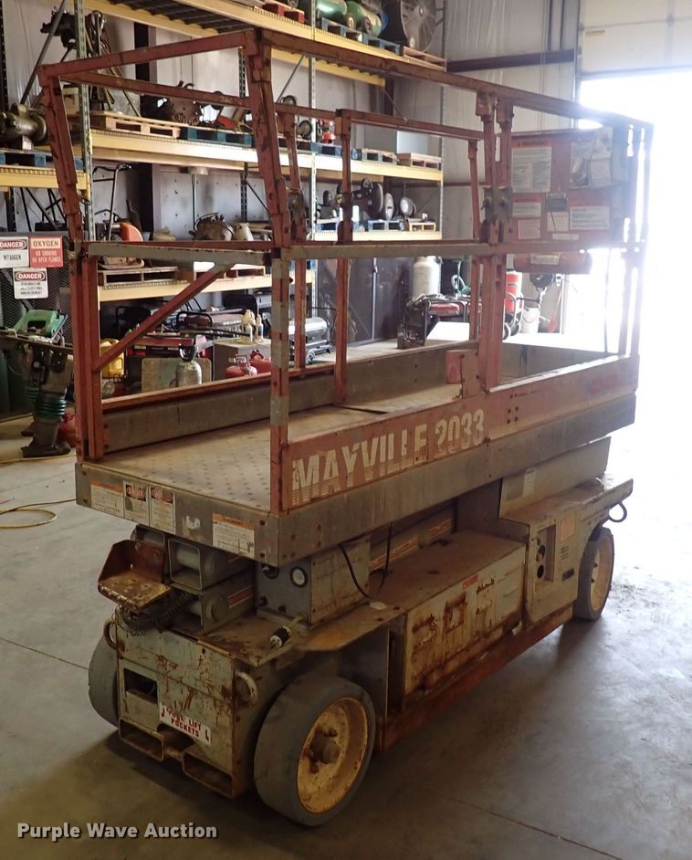 Mayville 2033 scissor lift in Wichita, KS | Item DI1948 sold | Purple Wave