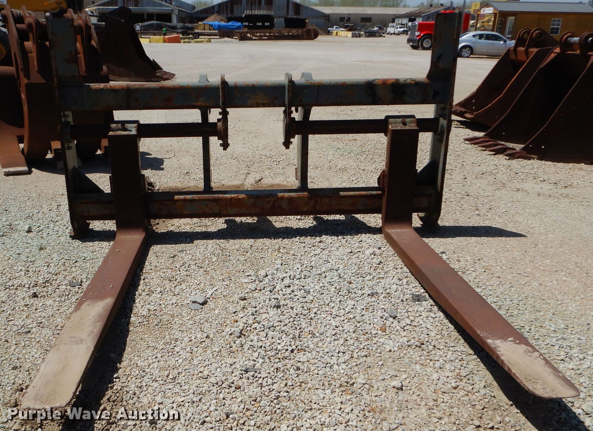 JRB 82"L forks in Kansas City, KS | Item JX9180 sold | Purple Wave