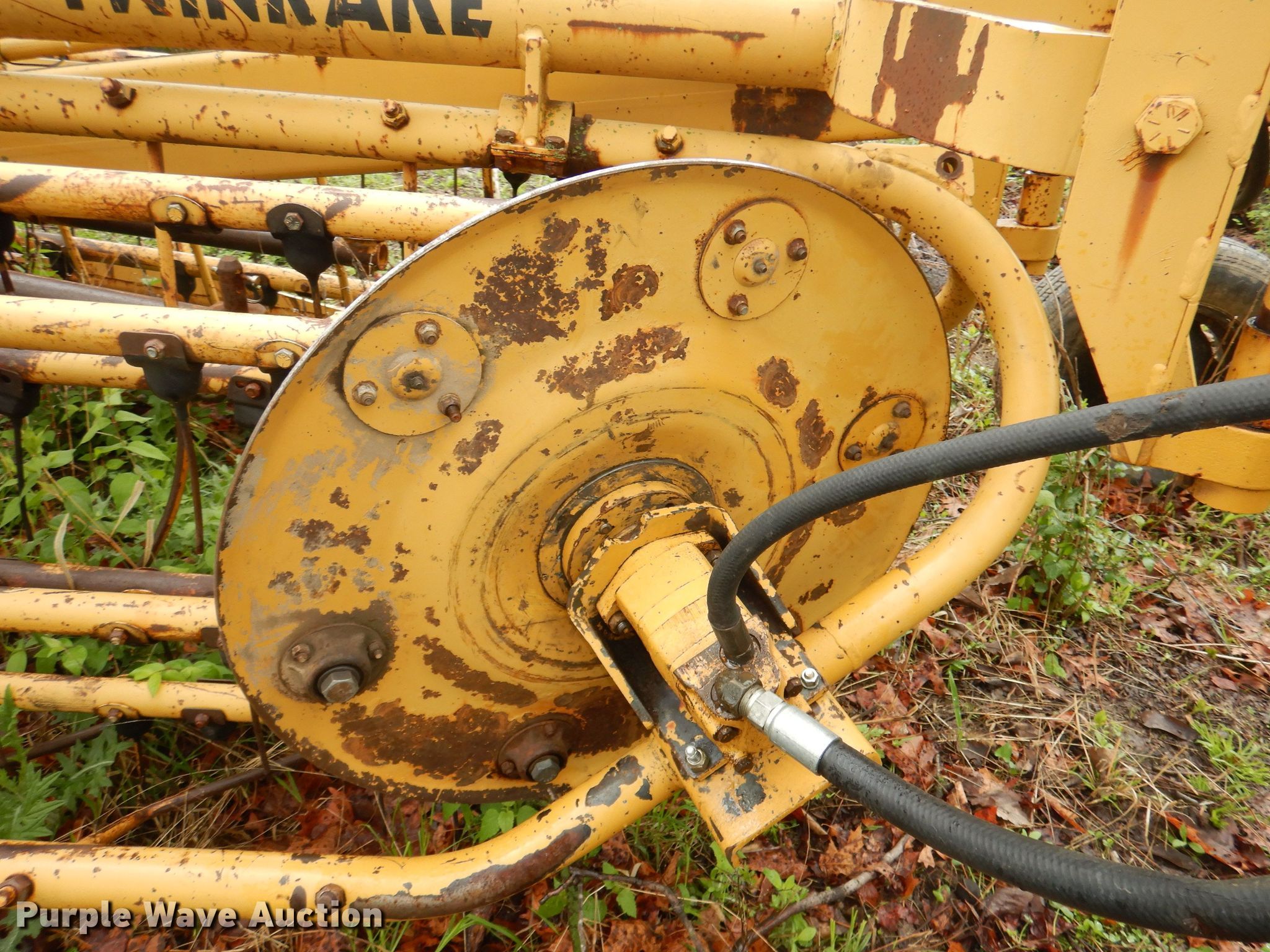 1989 Vermeer R23 hay rake in Topeka, KS | Item DT9873 sold | Purple Wave