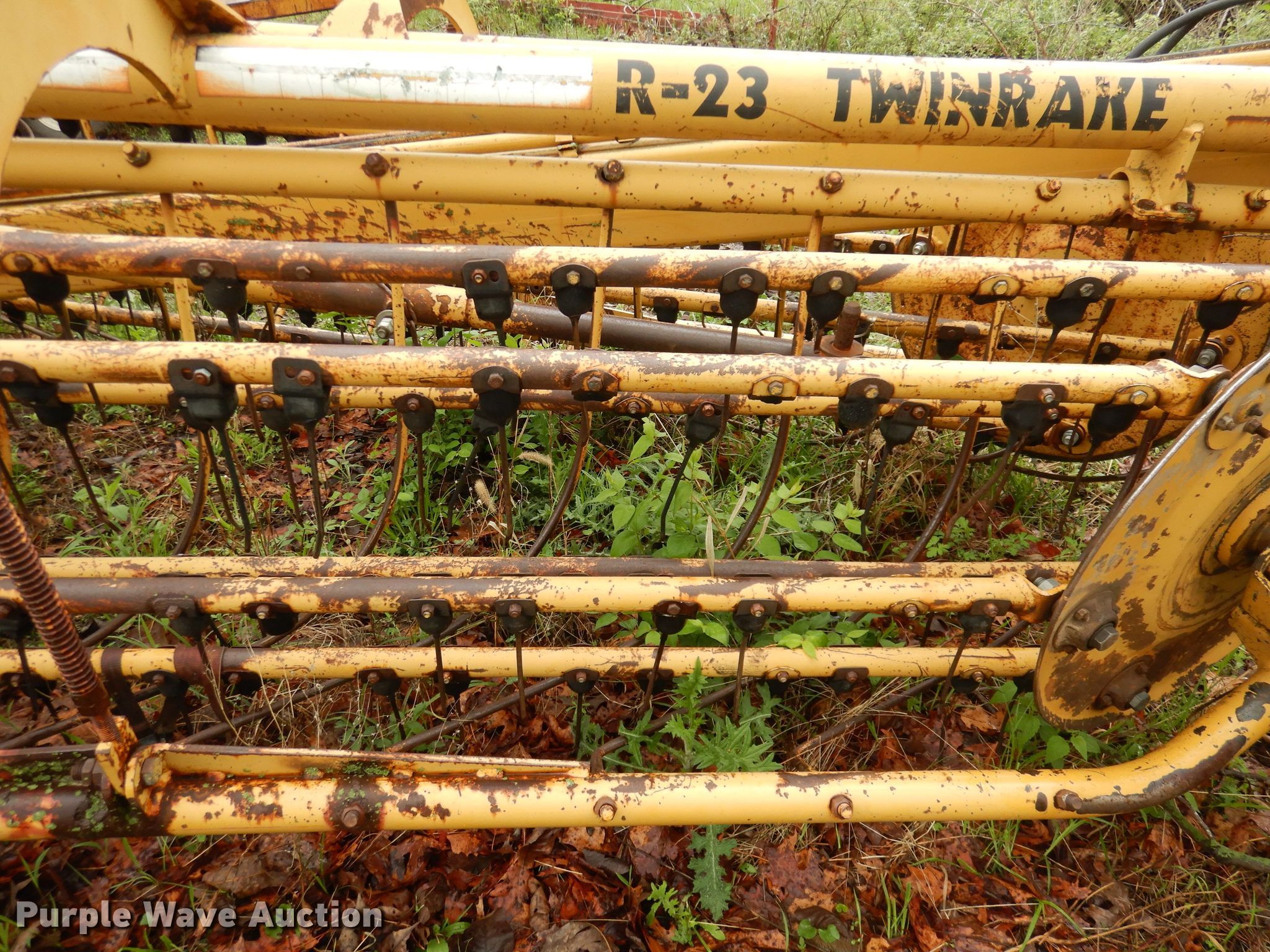 1989 Vermeer R23 hay rake in Topeka, KS | Item DT9873 sold | Purple Wave