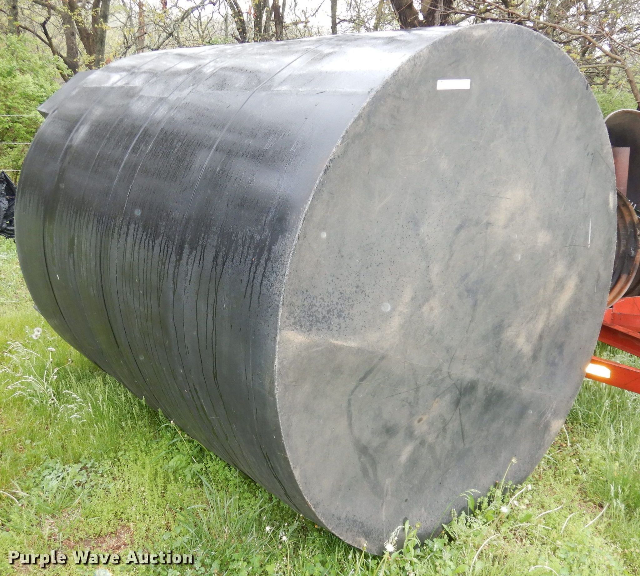 Poly tank in Topeka, KS | Item KM9479 sold | Purple Wave